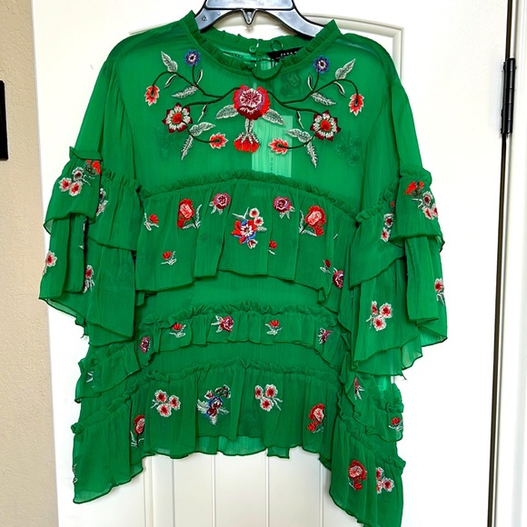 Zara | Tops | Zara Ruffled Floral Top | Poshmark